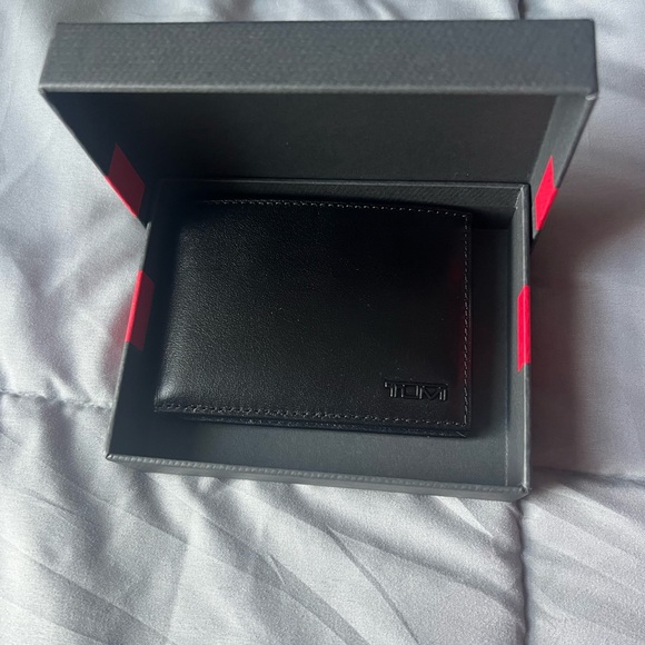 Tumi | Accessories | Tumi Black Wallet | Poshmark